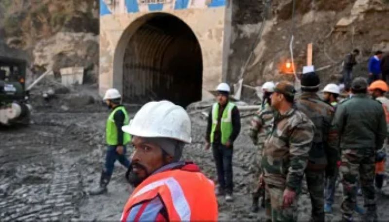 Una persona muerta y mas de treinta están atrapadas en un derrumbe en Nigeria - Diario de Todos