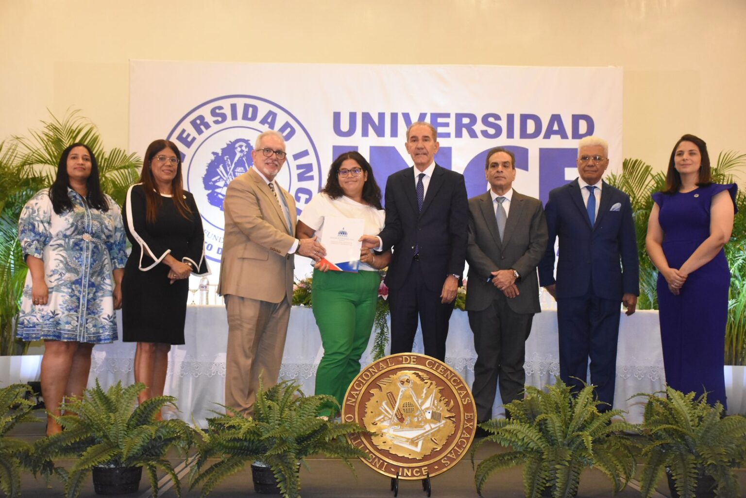 MESCyT impulsa la educación superior con 27 becas nacionales para ...